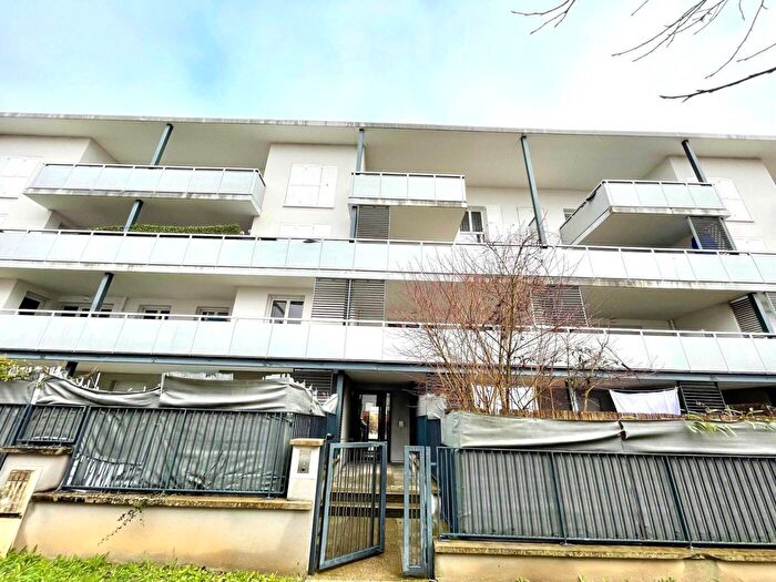 Appartement à louer - Petit Albi, Cergy - 3 pièces - 2 chambres