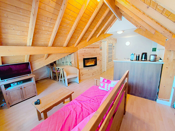 Appartement 3 pièces à Ustou, à vendre