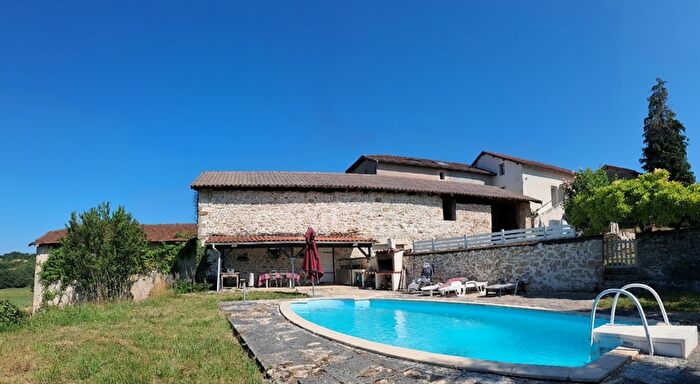 Maison à vendre - Saint-Santin-de-Maurs - 5 pièces - 2 chambres