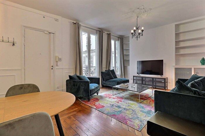 Appartement à louer - Saint Philippe du Roule, Paris ème arrondissement - 3 pièces - 3 chambres
