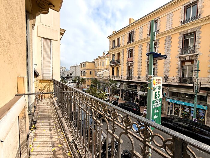 Appartement à vendre - Menton, Hôtel de Ville, Vieille Ville, Musée, Madone, Carnolès - 9 pièces - 8 chambres