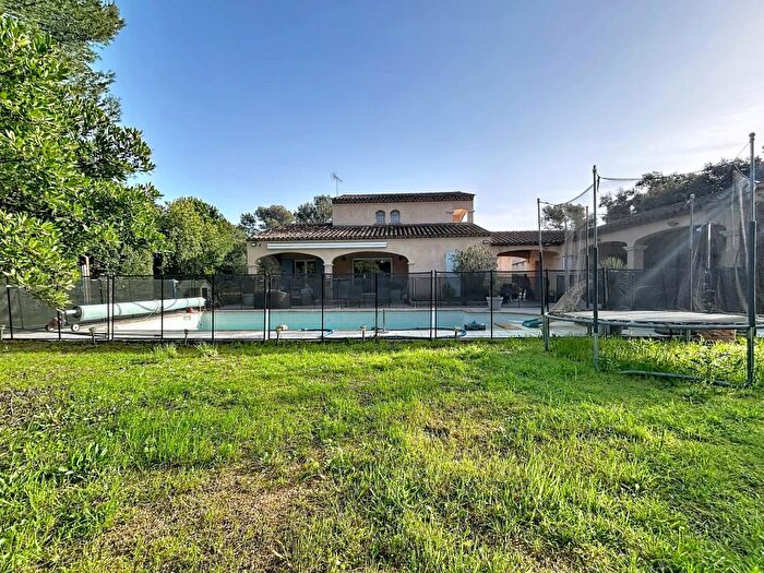 Maison à vendre - Roquebrune-sur-Argens, La Bouverie - 5 pièces - 4 chambres