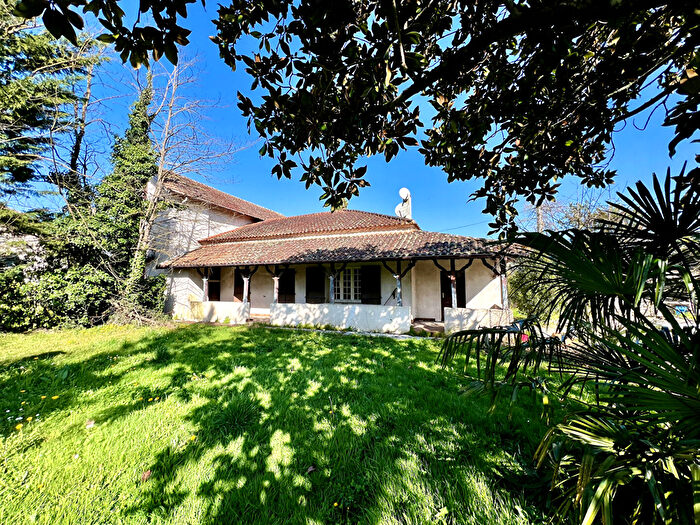 Maison à vendre - Bias - 7 pièces - 6 chambres