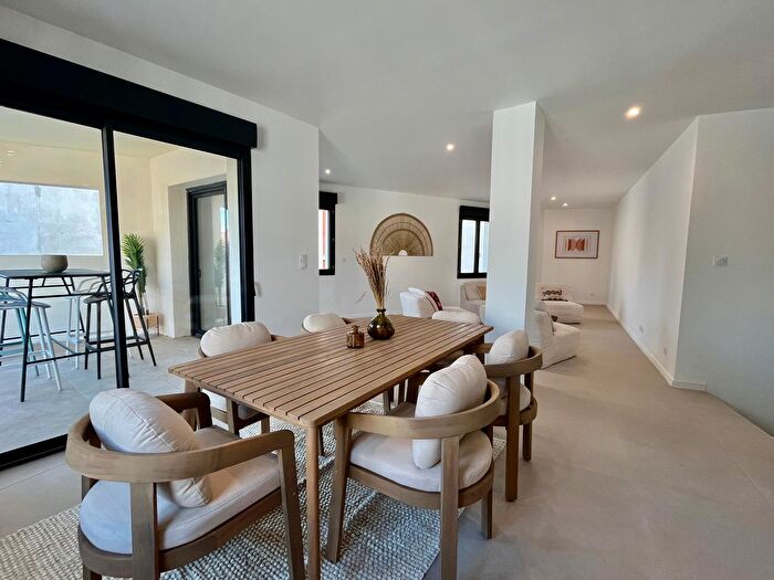 Maison à vendre - Nîmes, Jean Jaurès - 6 pièces - 4 chambres