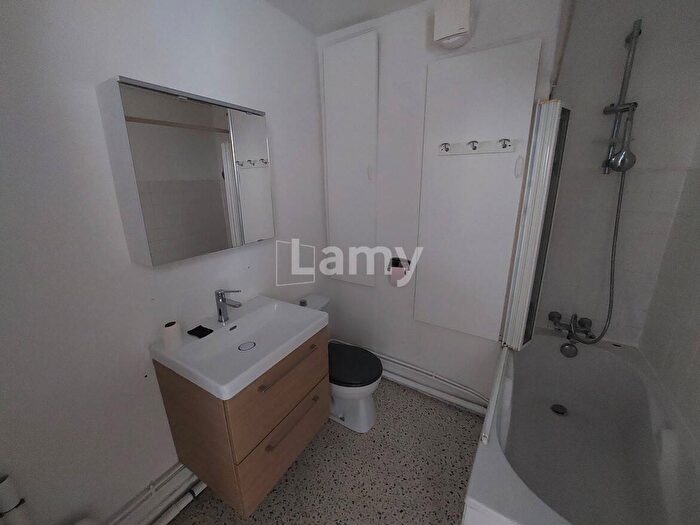 Centre, Issoire - Appartement 3 pièces à louer