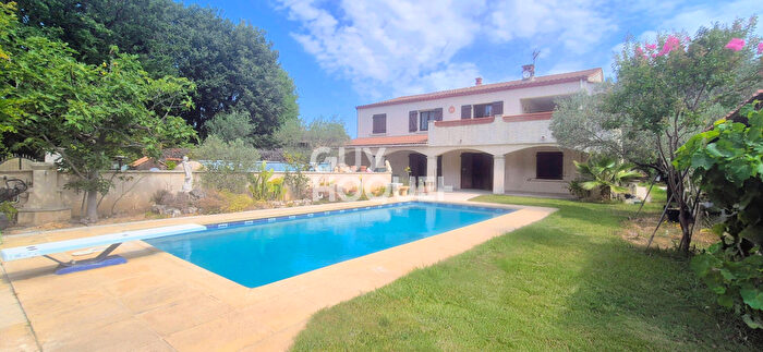 Bouc-Bel-Air, La Salle : Maison 9 pièces à vendre