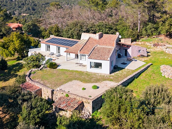 Maison à vendre - Méounes-lès-Montrieux - 6 pièces - 5 chambres