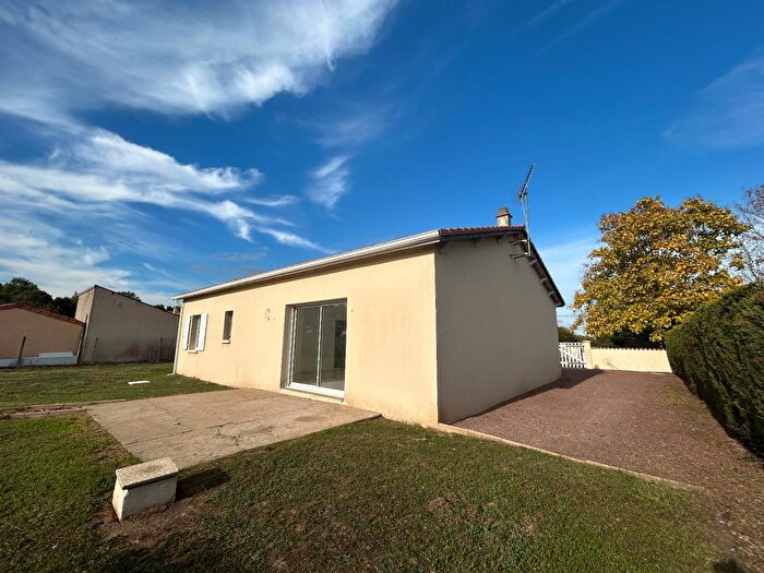 Maison à louer - Mauzé-Thouarsais - 4 pièces - 3 chambres