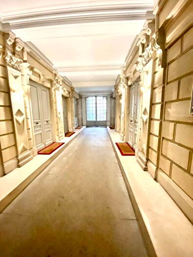 Clichy-Trinité, Paris 9ème arrondissement - Appartement 1 pièce à louer