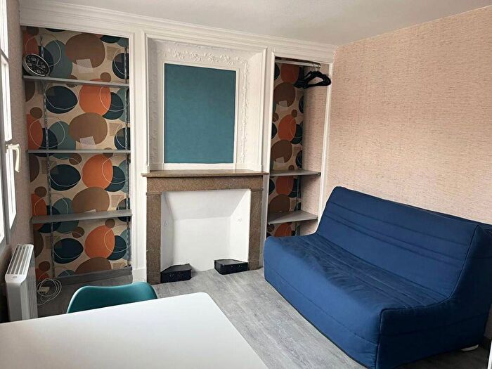 Centre-Faubourgs Sud, Chaumont : Appartement 1 pièce à louer