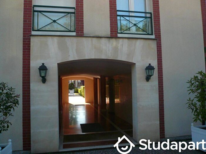 Appartement à louer - Ville Sud Ouest, Fontainebleau - 1 pièce