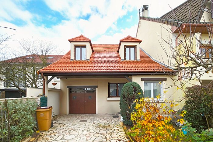 Maison à vendre - Noisy-le-Grand, Sud - 6 pièces - 4 chambres