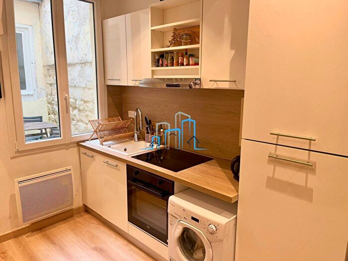 Appartement à louer - Goutte dOr-Château Rouge, Paris ème - 2 pièces - 1 chambre