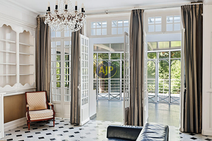 Maison 10 pièces à Nantes, Monselet, à vendre