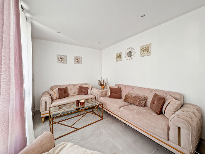 Appartement à vendre - Dammarie-les-Lys, LAbbaye du Lys, Centre-ville, Soubiron - 6 pièces - 4 chambres