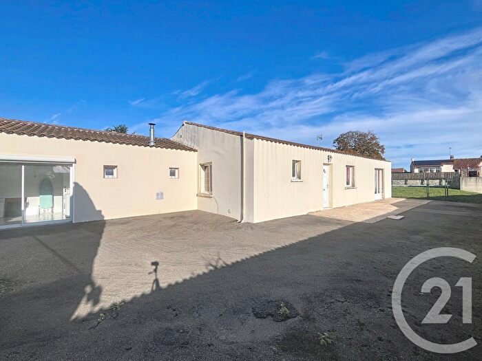 Maison à vendre - Sainte-Gemme-la-Plaine - 7 pièces - 5 chambres