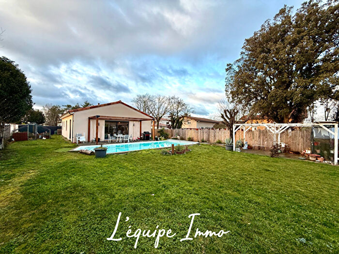 Maison à vendre - LIsle-Jourdain - 4 pièces - 3 chambres