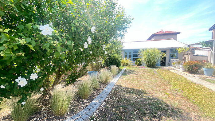 Maison 3 pièces à Auberives-sur-Varèze, à vendre
