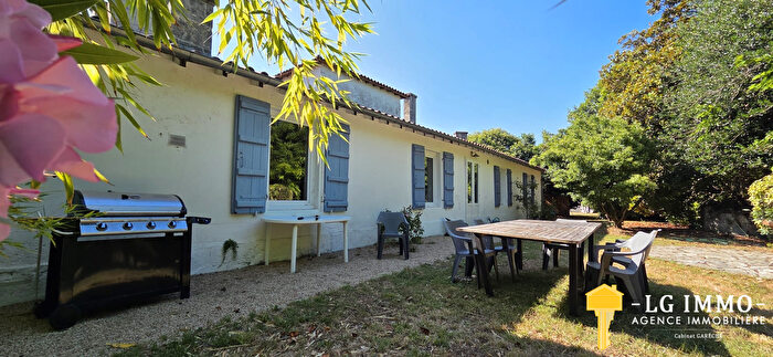 Saint-Dizant-du-Gua - Maison 9 pièces à vendre