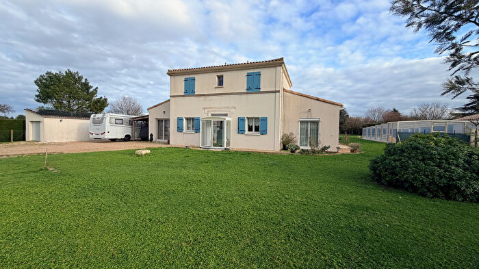 Maison à vendre - Corme-Écluse - 7 pièces - 5 chambres