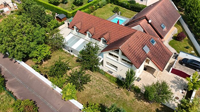 Maison à vendre - Chenôve, Chenôve - 7 pièces - 4 chambres