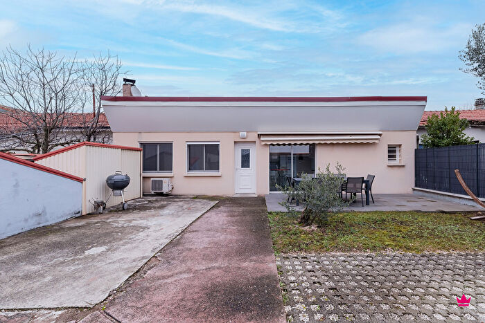 Maison à vendre - Saint-Priest, Revaison - 5 pièces - 3 chambres