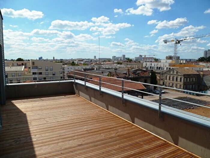 Appartement 4 pièces à Bordeaux, Bassins à Flot, à louer