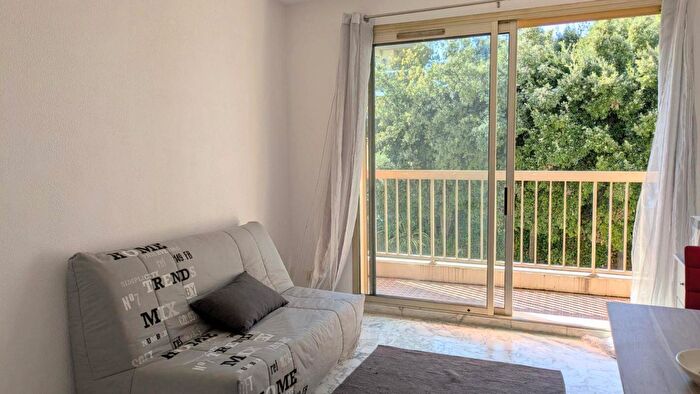 Appartement à louer - Mantega, Nice - 1 pièce