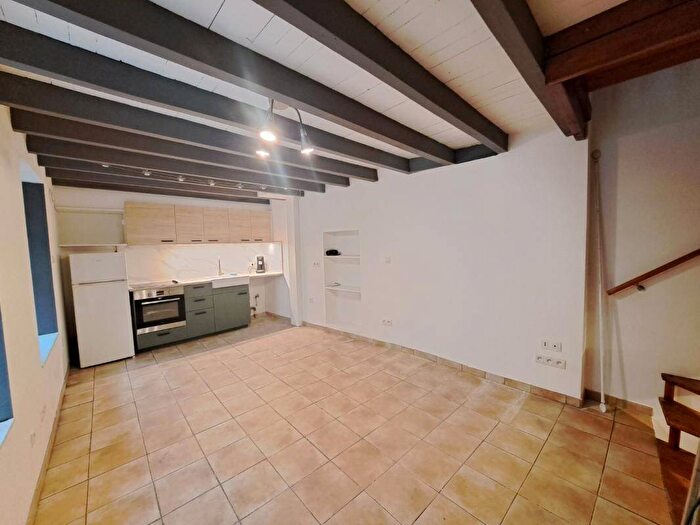 Maison à louer - Saint-Étienne-de-Saint-Geoirs - 2 pièces - 1 chambre