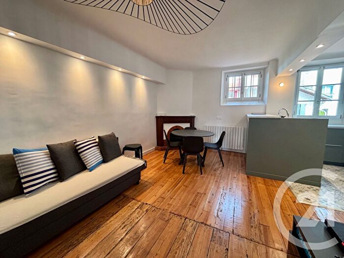Appartement à louer - Saint-Jean-de-Luz, Centre-ville - 2 pièces - 1 chambre