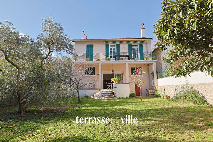 Maison à vendre - Marseille e , Saint-Just - 6 pièces - 5 chambres