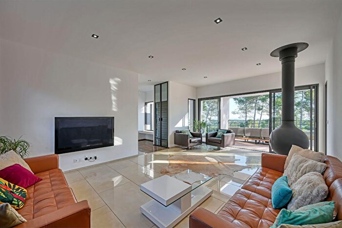 Maison à vendre - Nîmes, Terres de Rouvière, LEau Bouillie - 11 pièces - 5 chambres