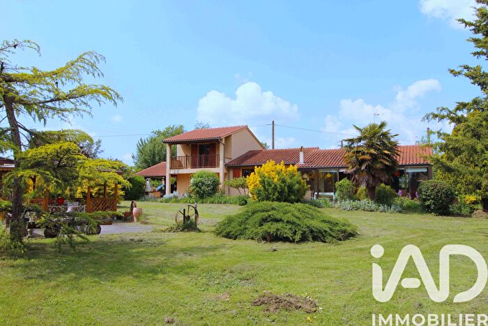 Maison à vendre - Beaumont-sur-Lèze - 7 pièces - 5 chambres