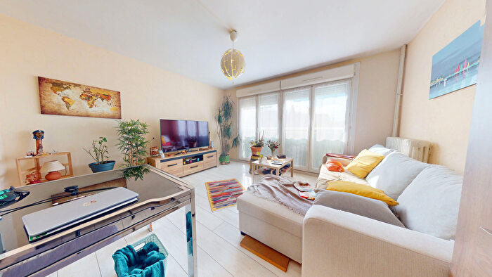 Appartement à vendre - Issoire - 4 pièces - 2 chambres