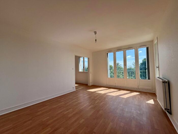 Appartement 4 pièces à Orléans, Soleil Levant, Champ de Mars, à louer