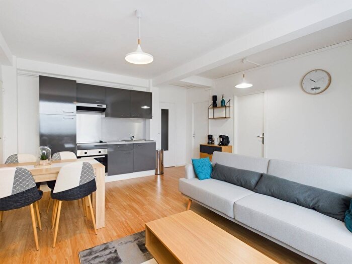 Appartement à louer - Saint Pierre, Thionville - 5 pièces - 4 chambres