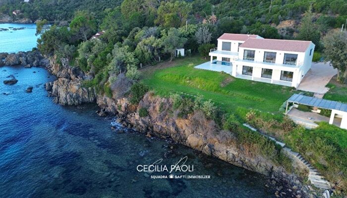 Maison à vendre - Sari-Solenzara - 9 pièces - 4 chambres