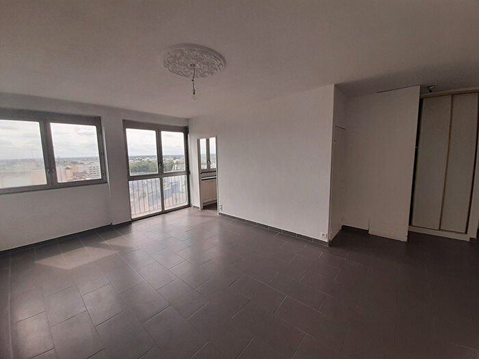 Appartement à vendre - Châteauroux, Centre-ville, Les Marins - 4 pièces - 3 chambres