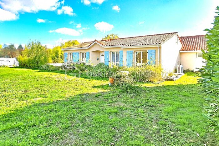 Maison à vendre - Saint-Vivien - 4 pièces - 4 chambres