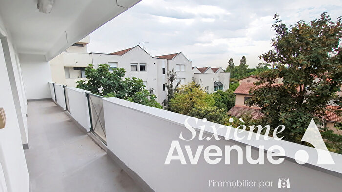 Appartement à vendre - Saint-Priest, Revaison - 5 pièces - 4 chambres