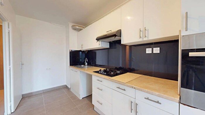 Appartement à louer - Grenouillère-Marnois-Rive de Marne, Noisy-le-Grand - 3 pièces - 2 chambres