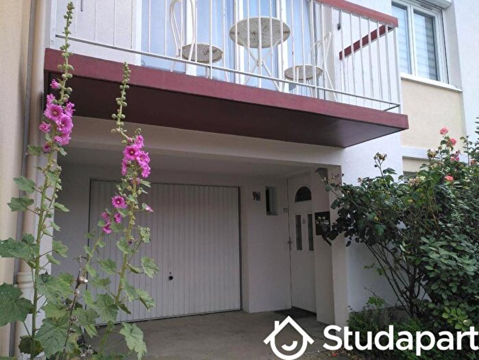 Croix Petit-Chenes dOr, Cergy : Appartement 1 pièce à louer