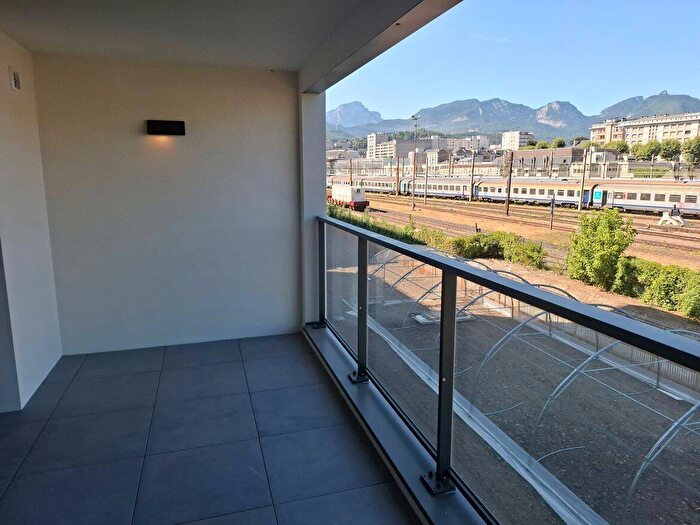 Centre Ville, Chambéry : Appartement 2 pièces à louer