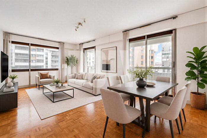 Paris 19ème, Flandre, Aubervilliers : Appartement 4 pièces à vendre