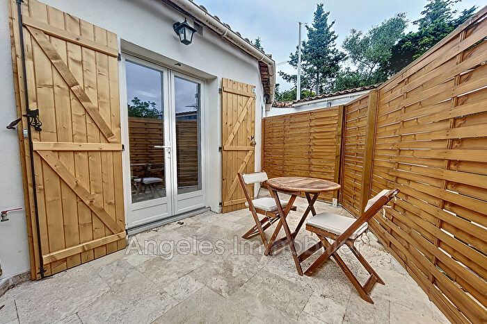 Maison 1 pièce à louer à Mougins, Centre-ville, Village, Tournamy, Le Val de Mougins