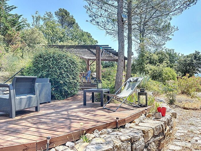 Maison à vendre - Méounes-lès-Montrieux - 5 pièces - 3 chambres