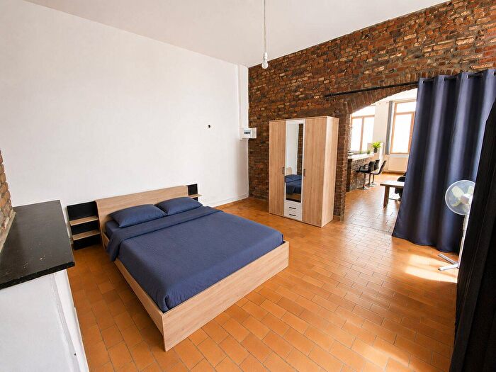 Centre-Neuf Bourg-Quesnoy-Delsaux-Musée-Cannoniers-Gare, Valenciennes - Appartement 2 pièces à louer