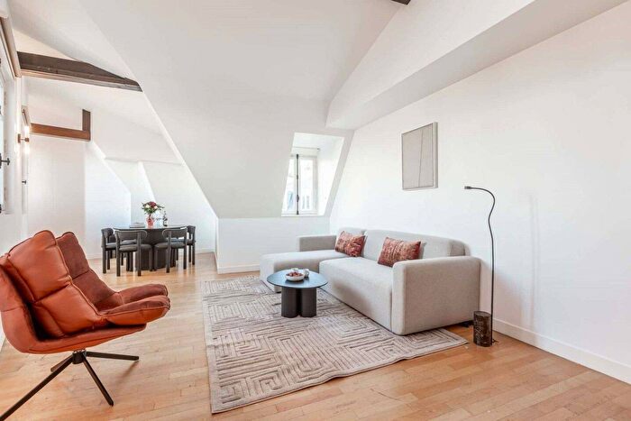 Appartement à louer - Hoche-Friedland, Paris ème arrondissement - 5 pièces - 3 chambres