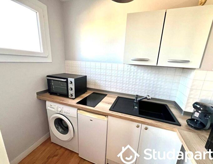 Corgnac-Centre Commercial, Limoges : Appartement 1 pièce à louer
