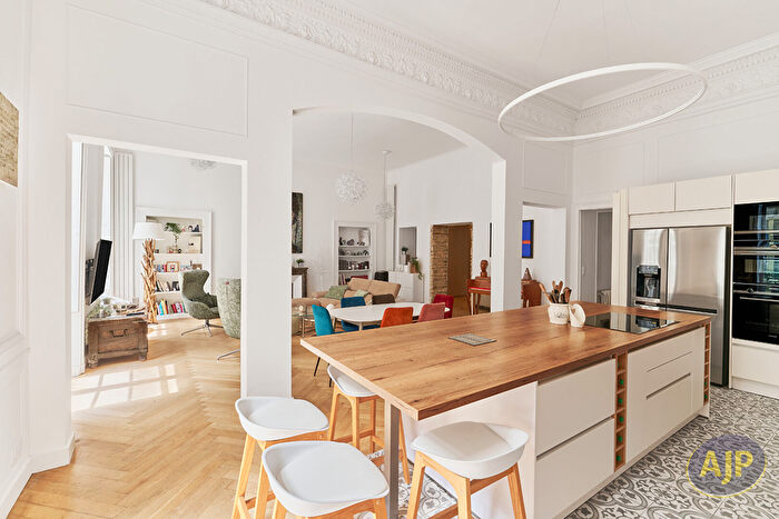 Quartiers Centre, Centre-ville : Appartement 5 pièces à louer